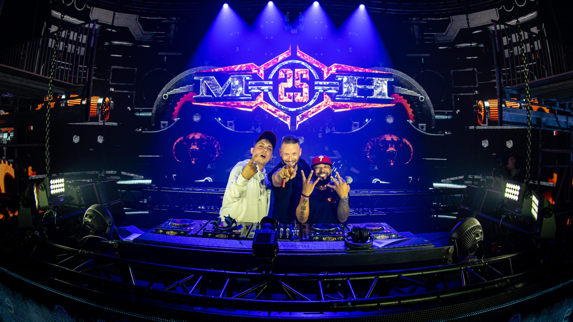 UP CLOSE AND PERSONAL WITH ANTHEM-MAKER DJ MAD DOG - Masters of Hardcore